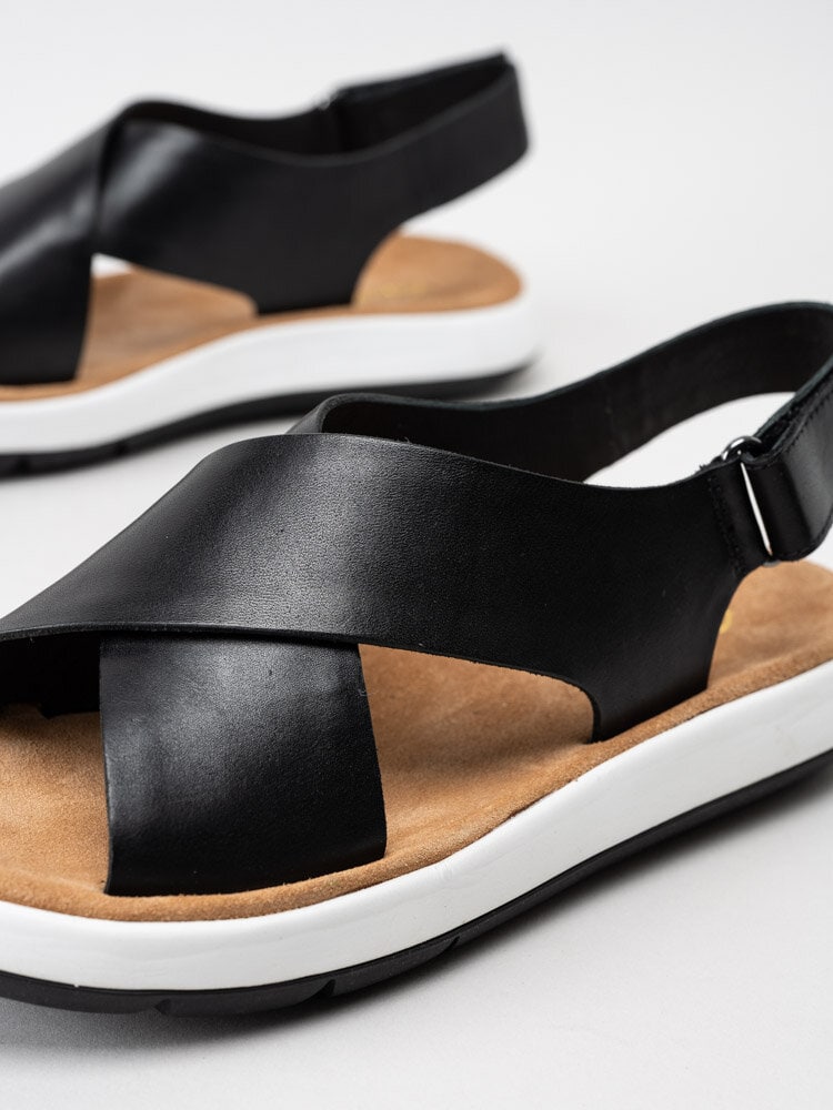 Köp Clarks - Jemsa Cross - Svarta remsandaler i mjukt skinn Jemsa Cross ...