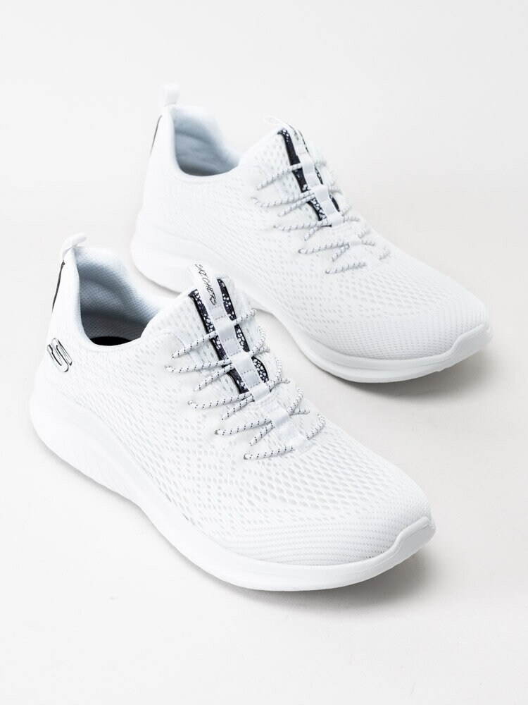 Köp Skechers - Ultra Flex Lite Groove - Svarta sportskor i textil Ultra ...