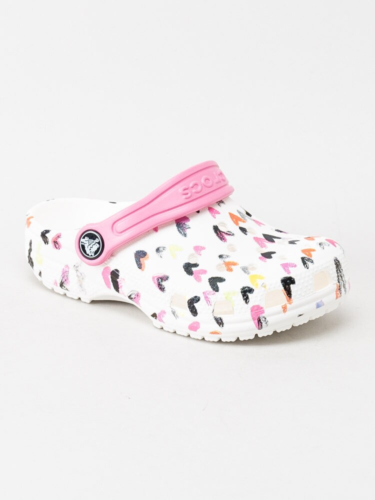 Köp Crocs - Classic Heart Print Clog - Vita tofflor med hjärtmönster ...