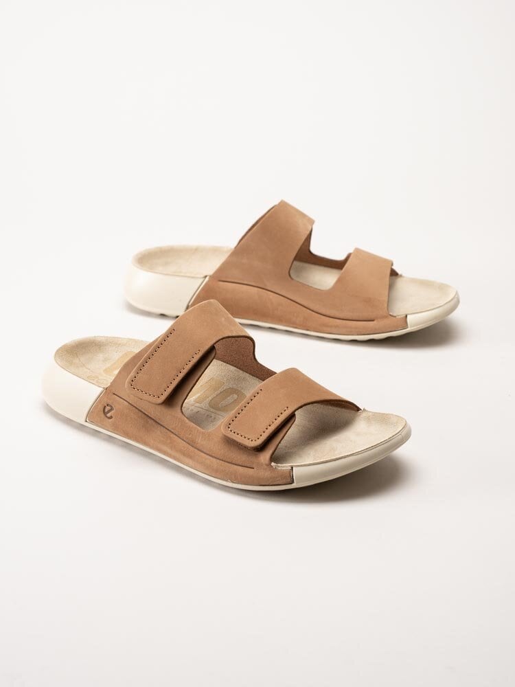Köp Ecco - Cozmo W Sandal Flat - Ljusbruna slip in sandaler i oljad ...