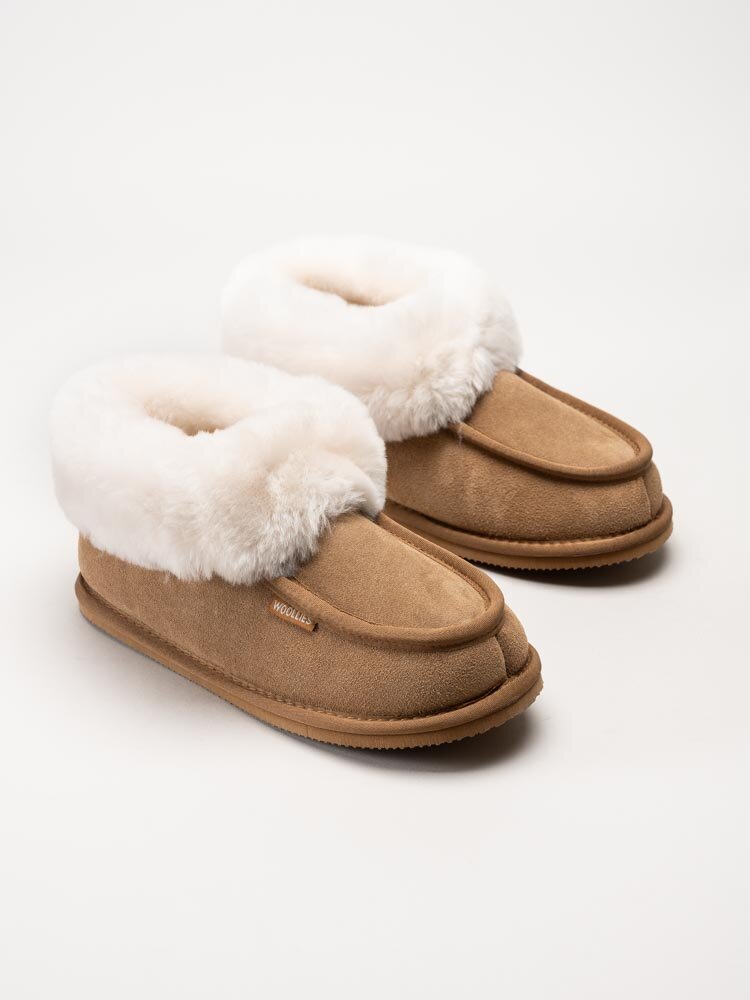 Köp Wollies - Classico Suede - Ljusbruna slip on fårskinnstofflor ...